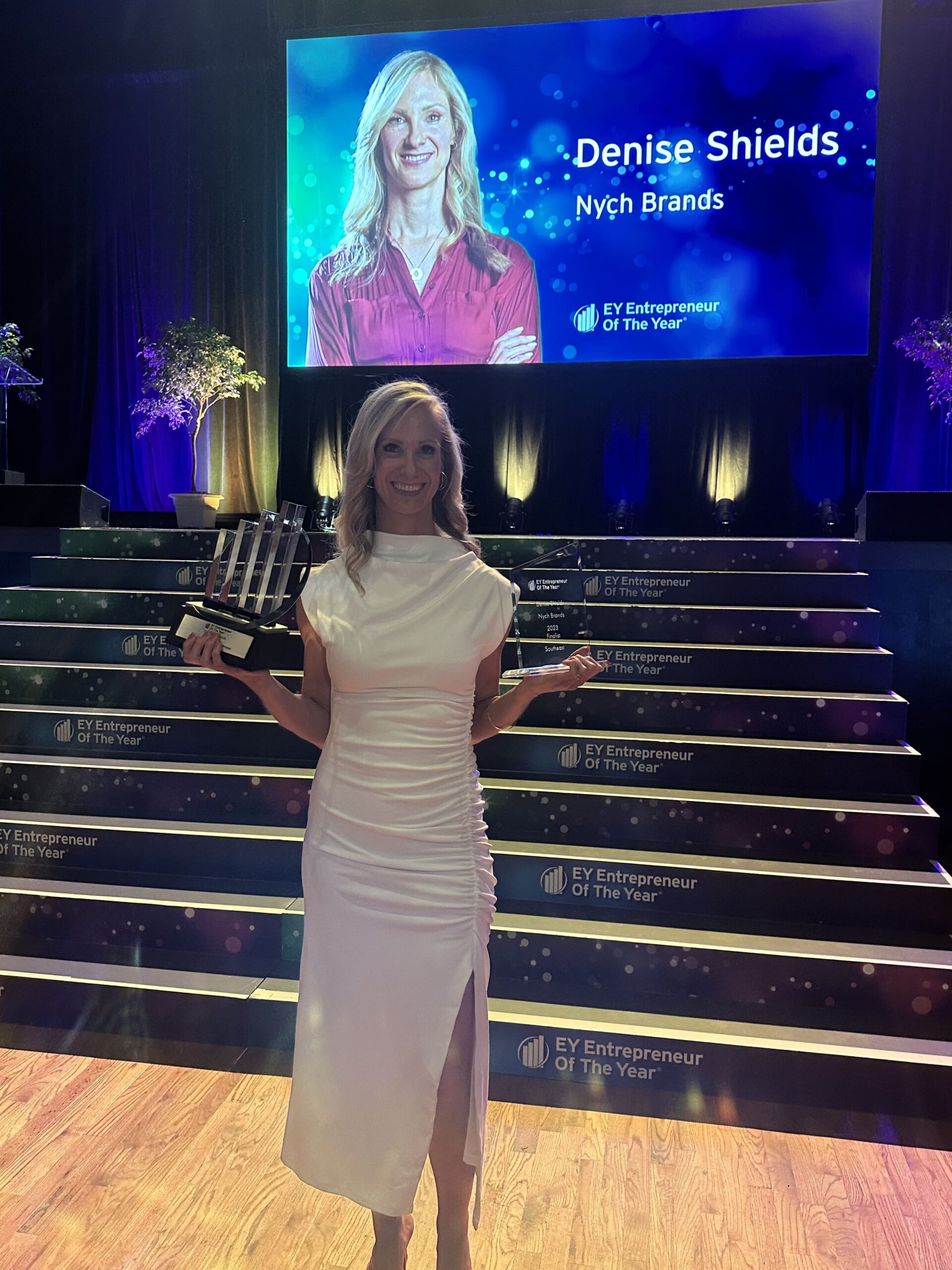 WamBam Fence Blog | No-dig vinyl fence that's fun to install